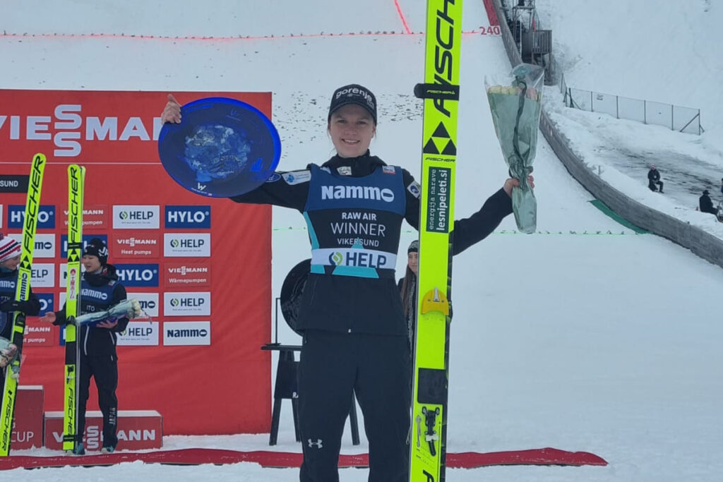 Ema Klinec s svetovnim rekordom postala prva zmagovalka tekme v poletih ...